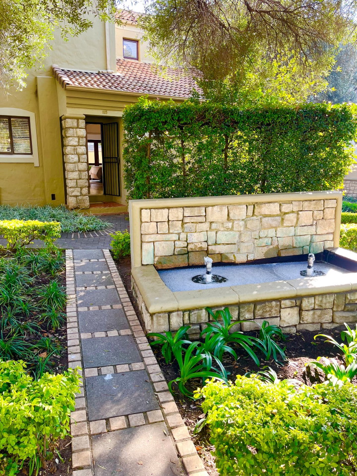 Tuscan Retreat (Llama House) - South Africa