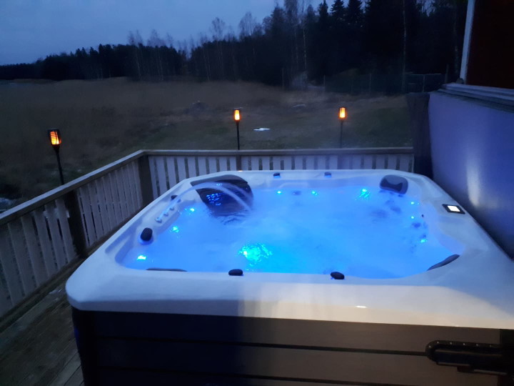 Nice 3 Bdr House, Pool, Hot Jacuzzi, Sauna - Porvoo