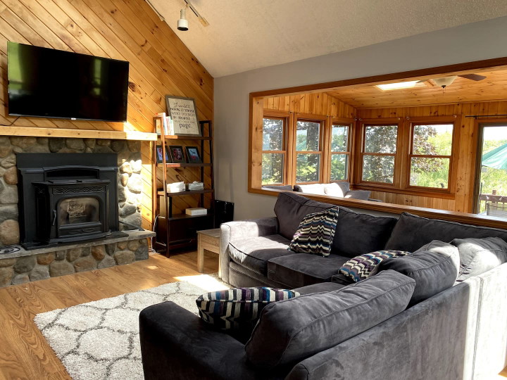 Large & Sunny Lakefront Home - Catskill, NY