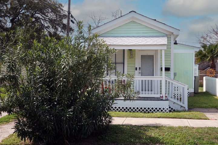Buttersea Cottage In The Historic East End! - Galveston, TX