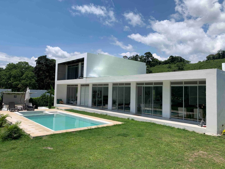 Modern Vacation Home In La Mesa, Cundinamarca - La Mesa