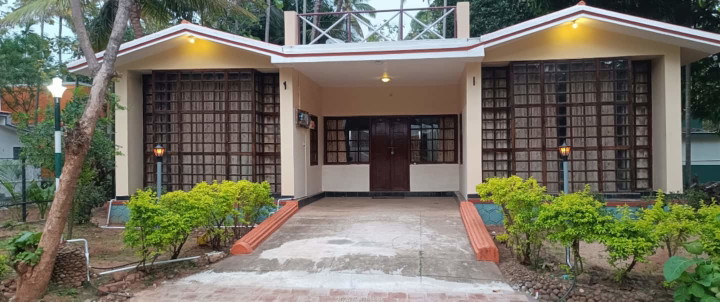 Kutralam Home Stay
       Glass House - 