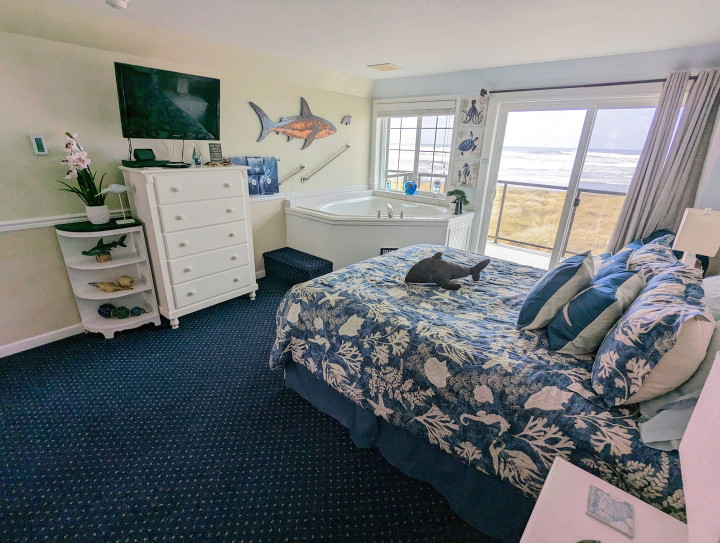 Condo On The Beach For Two - Ocean Shores, WA