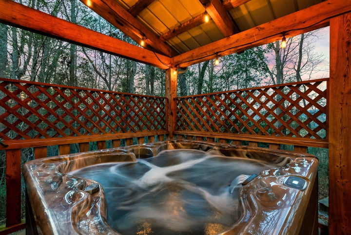 Private Hilltop Cabin: Hot Tub, Arcade & Fire Pit - Townsend, TN