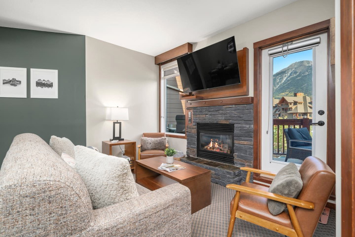 Top Floor Mountain View | Hottubs | Minutes->banff - Canmore