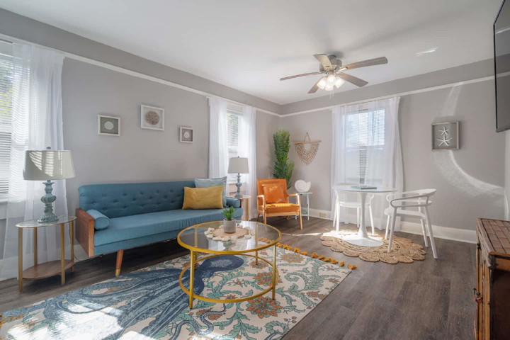 Serene Beachy Bungalow With Large Screened Porch! - Tampa, FL