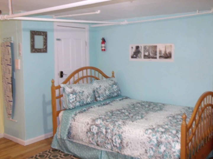 Cottage Feel Ground Floor Studio - Co-Op City, NY