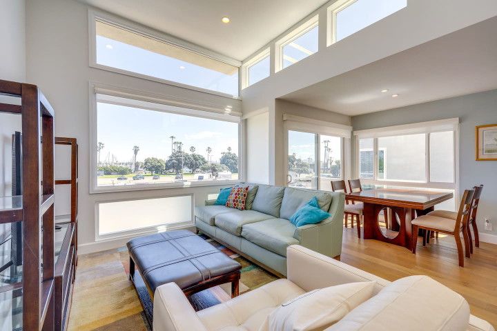 Sleek Oxnard Townhouse W/ Balconies: Walk To Beach - Oxnard, CA