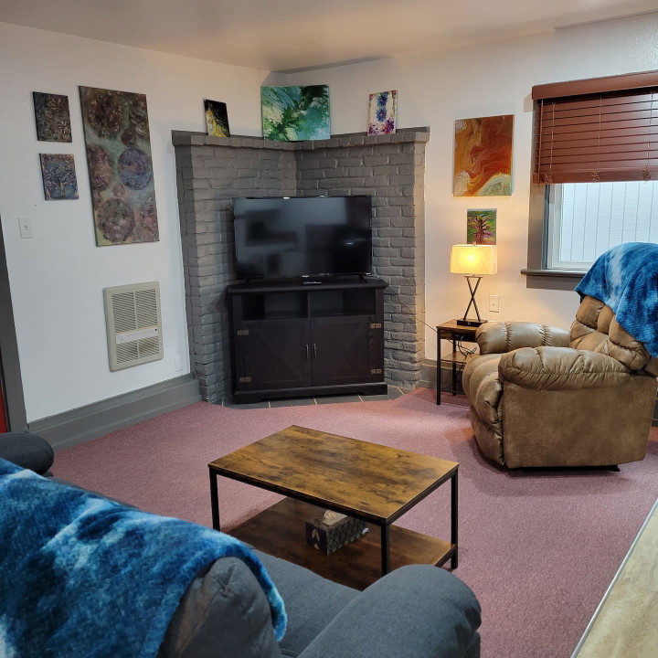3rd Street Stop - Cottage House - Baker City, OR