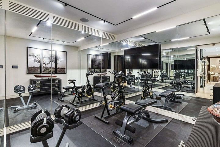 Ultra Prime Luxe Retreat | Gym And Spa - London, UK