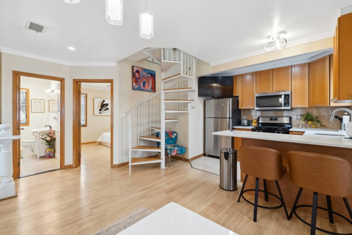3br Spiral Staircase Loft - Bloomfield, NJ