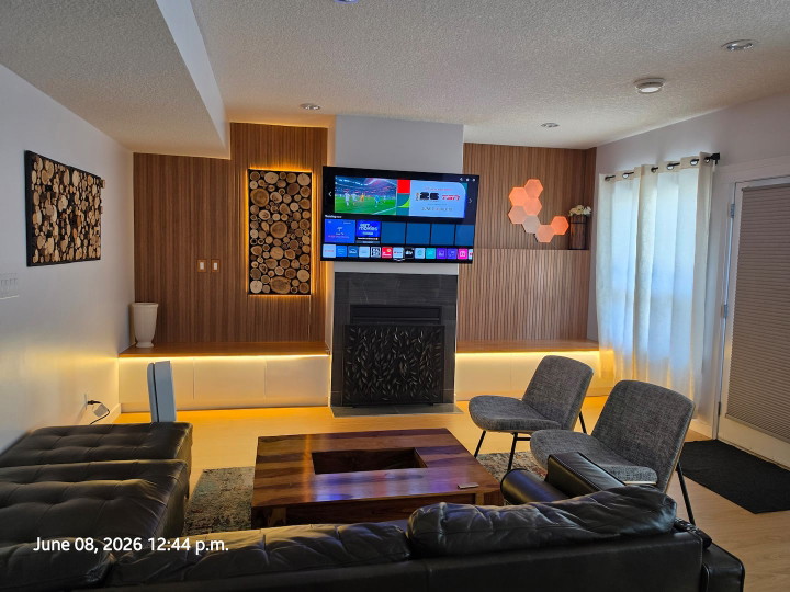 Cozy Walkout Retreat Beside Pond And Trail - Edmonton
