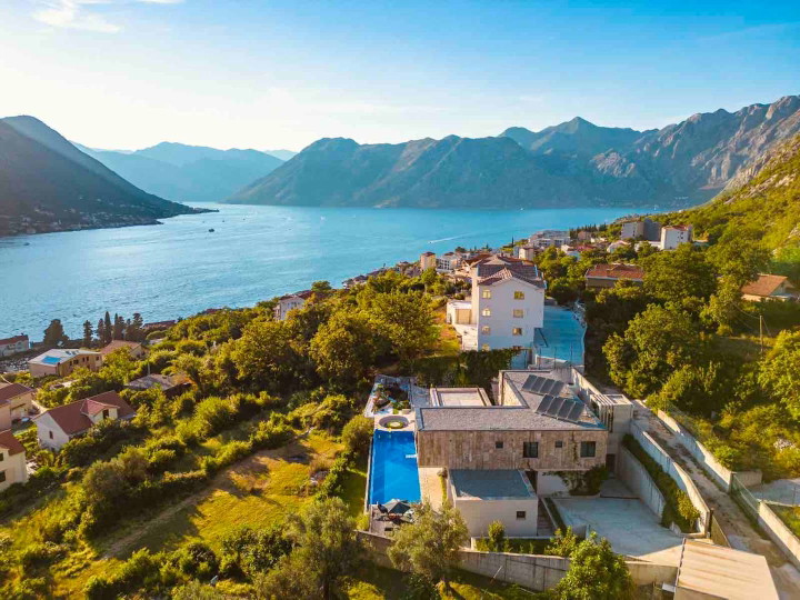 Villa Invicta Avec Piscine De 17 M Et Vue Sur La Baie - Kotor