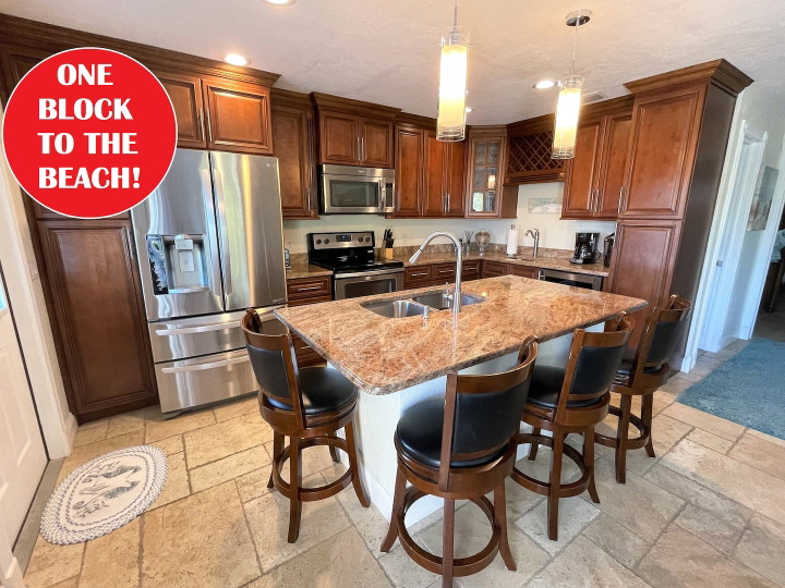 Top Rated 2 Bedroom 2 Bathroom. 1 Block To Beach! - Sanibel, FL