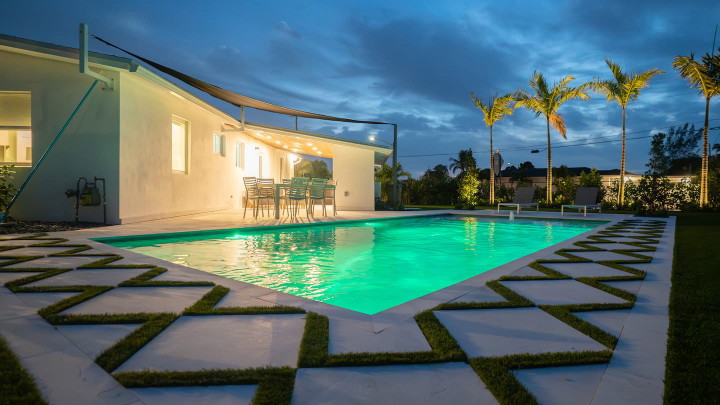 Amazing Pool Home - West Palm Beach, FL