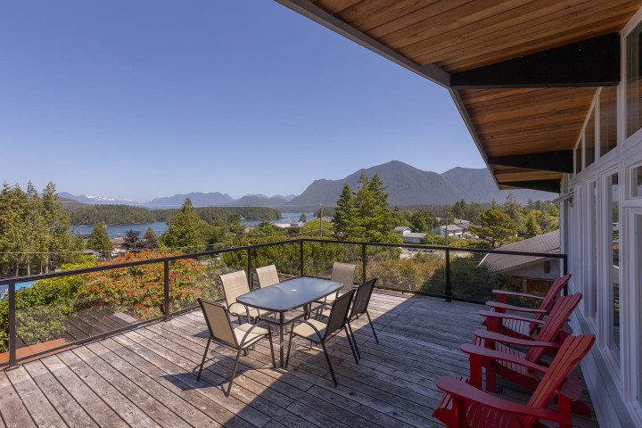 Tidewater House - Harbour & Mountain View, Hot Tub - Tofino