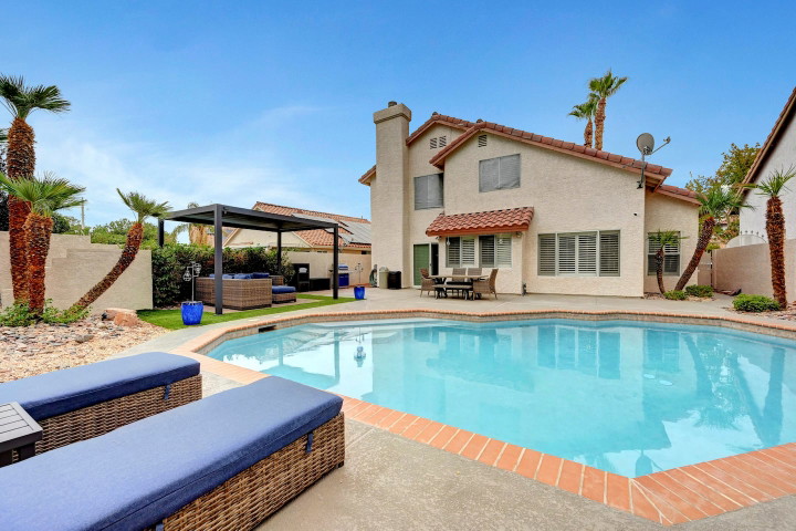 **Family Friendly Resort Style Retreat W/pool!!** - Las Vegas, NV