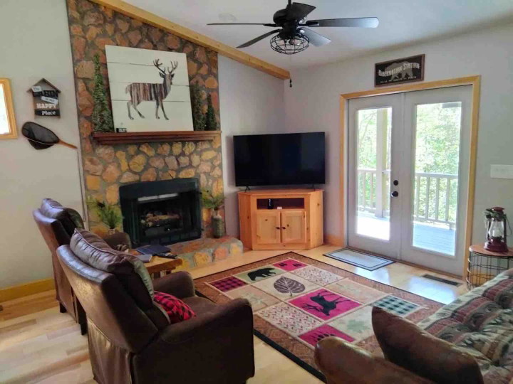 Bearys Den Where Chic Meets Country In This Cozy Cabin - Murphy, NC