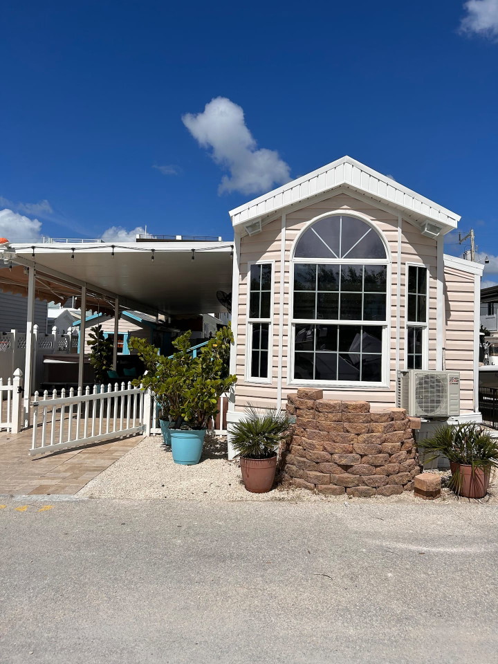 Tiny Home In Key Largo ! Canal Front & Hot Tub - Key Largo