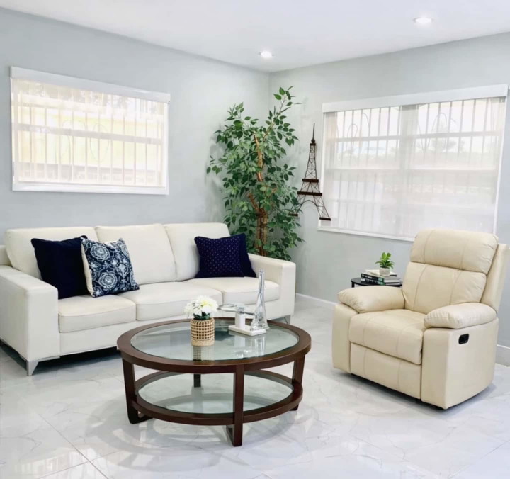 «&nbsp;Luxe&nbsp;»Myssy's Post Op Care Surgery Recovery Bnb - Miami, FL