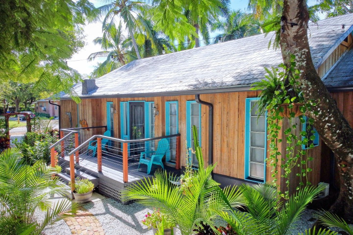 Tropical Cottage Near River District & Beaches! - Fort Myers