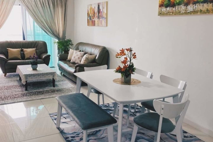 Amir's Safehouse Too @ Emira (2bdroom + Wifi + Netflix) - Subang Jaya