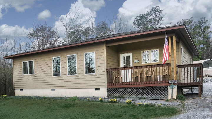 Mid-lake Perfection W/ A Covered Boat Port W/ Power - Pets - Alabama