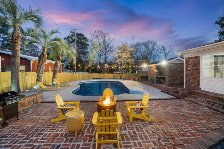 Spacious Getaway With Pool, Hot Tub, And Game Room - Columbia, SC