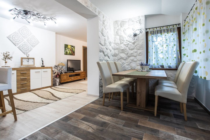 Barackvirág Apartment House - Pécs