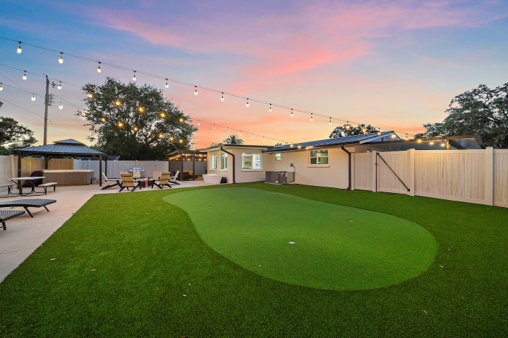 Putt 'N Plunge Paradise: 3/2 15 Mins To Beach! - Sarasota, FL