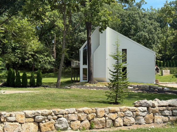 Cottage In Park-like Setting - Kansas City, MO