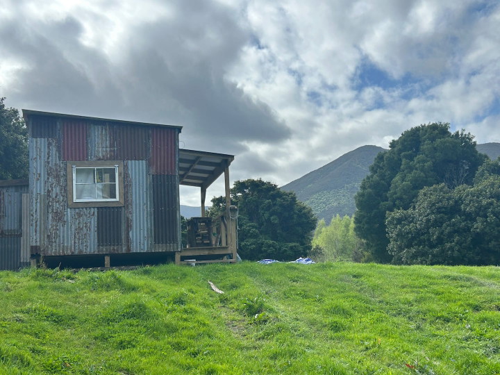 Rustic Railway Hut (Dog Friendly) - Upper Hutt