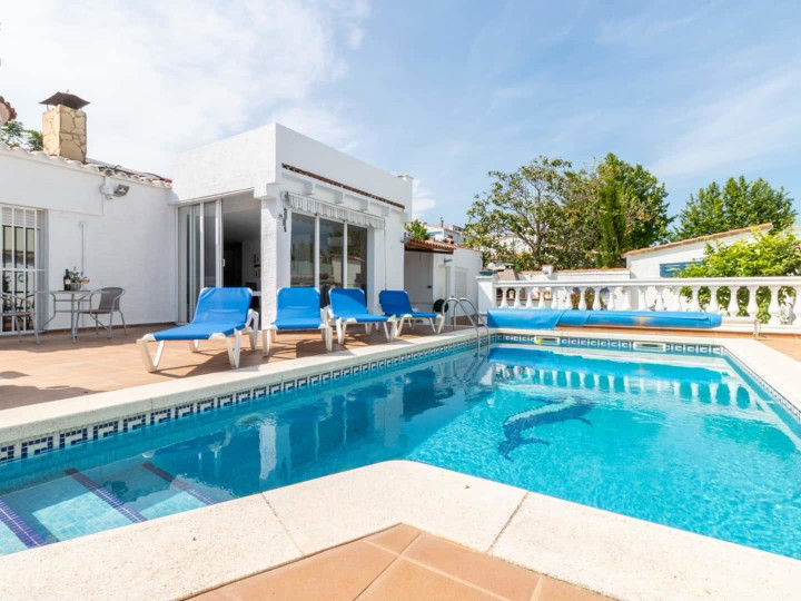 House With Private Heated Pool, 4 Bedrooms, Wifi - Empuriabrava