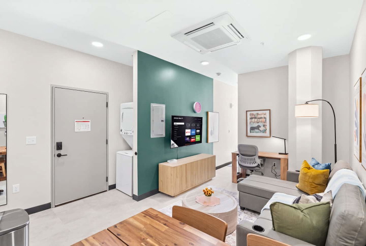 Central Flat: Free Attached Parking | Rooftop |Gym - Kansas City