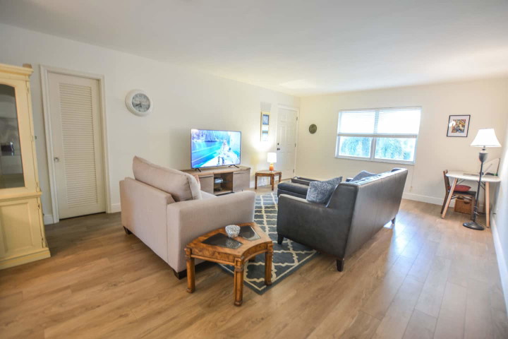 2br 2ba Large Beach Apartment With Screened Patio - North Palm Beach, FL