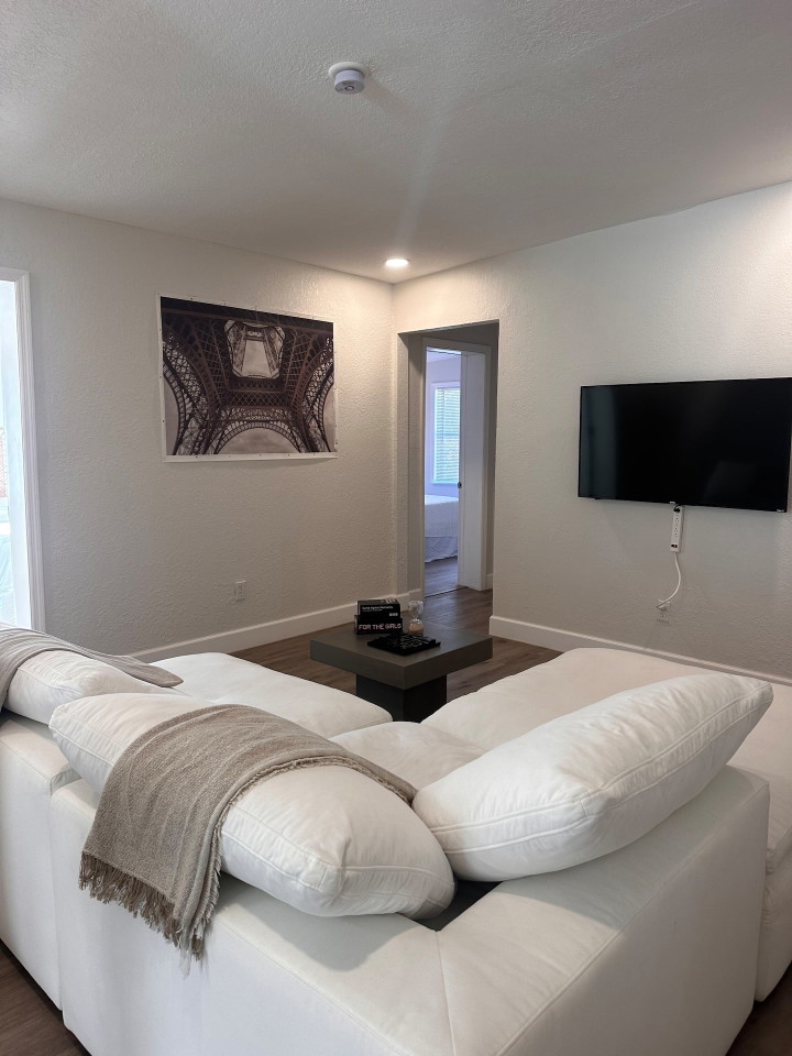 3bed 2 Bath Steps To Camping World! Downtown! Kia! - Orlando, FL