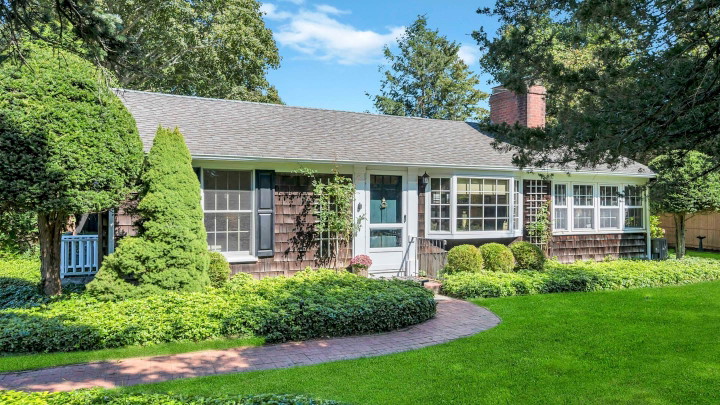 2br/2ba: Water Mill, Large Deck, Close To Beach - The Hamptons, NY