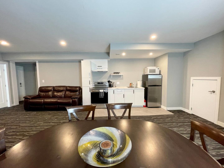 Cozy 3 Bdrm Lower Level Suite W/ Parking & Netflix - Thunder Bay