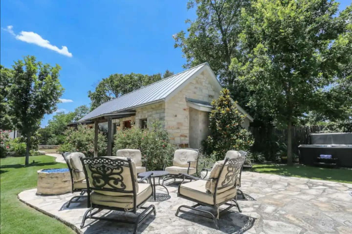 Stonebridge 1: 2 Blocks To Main | Shared Hot Tub - Fredericksburg, TX