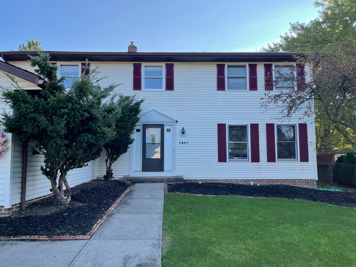 Beautiful Spacious Home For Your Next Gathering - Parma, OH