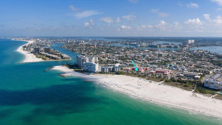 Beachy Life - Sand Sea & Sunsets - St. Petersburg, FL