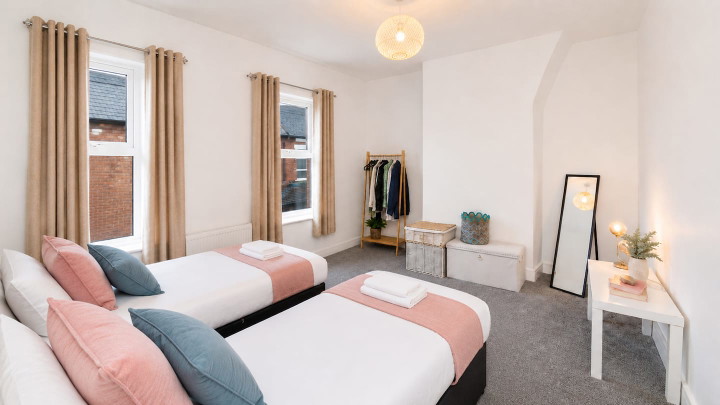 Contractor| Relocation| Long|stafford City Center - Stafford, UK
