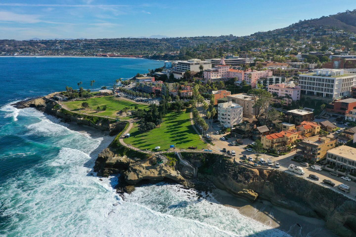 Cozy One Bedroom Ocean Front Retreat - San Diego, CA