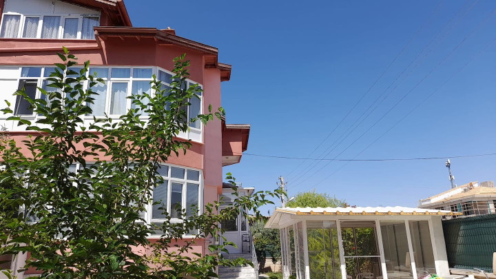 Kalabalık Aileye Huzurlu Geniş Bahçeli Villa Sille - Konya