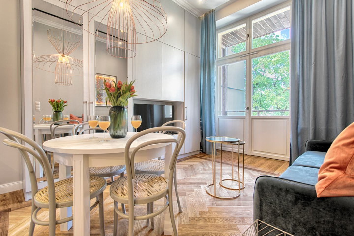 Stylish Apartment With Golden Shine By Tyzenhauz - Cracovia