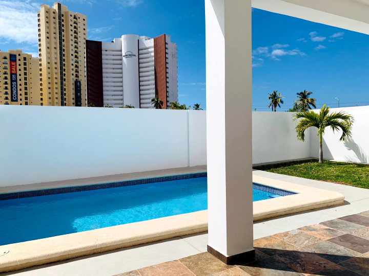 26 People, 2 Complete Apartments Each - Mazatlán