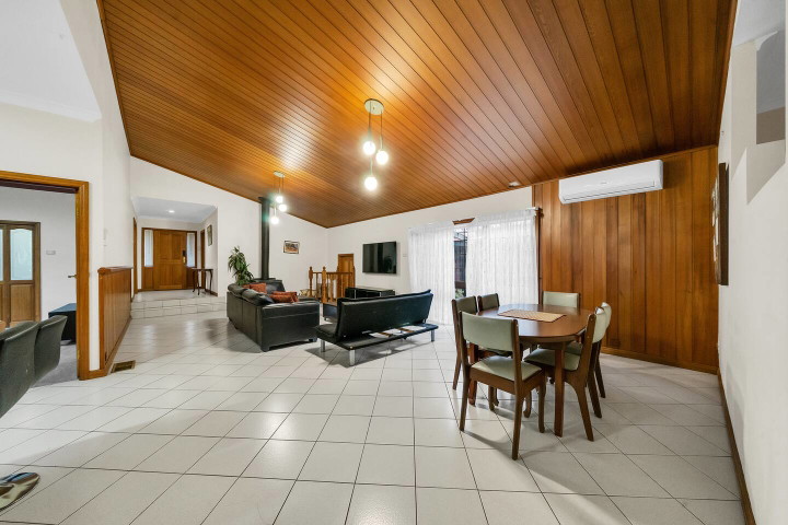 Serene Escape In Altona Meadows - Point Cook