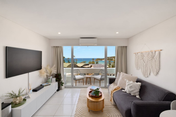 Central Manly Views, Pool & Seconds To Beach - North Shore