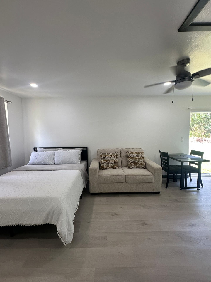 Modern Minimalist Studio: 1br, 1ba, Kitchen, Ac - Hawaii