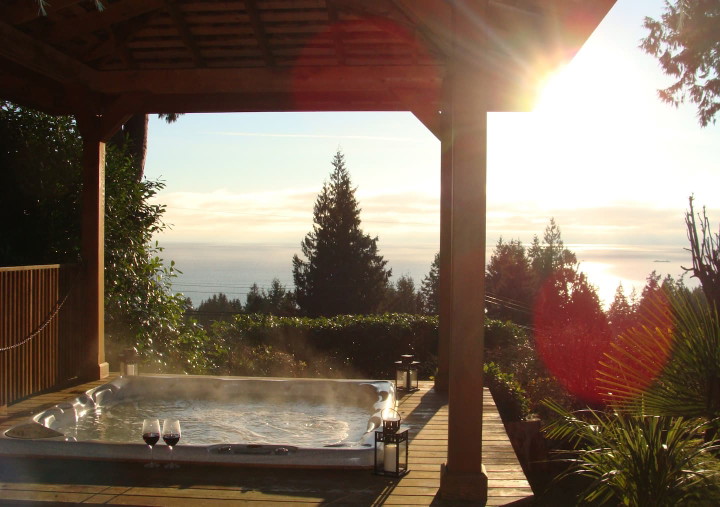Cozy Suite With Hot Tub And Ocean View - Gibsons